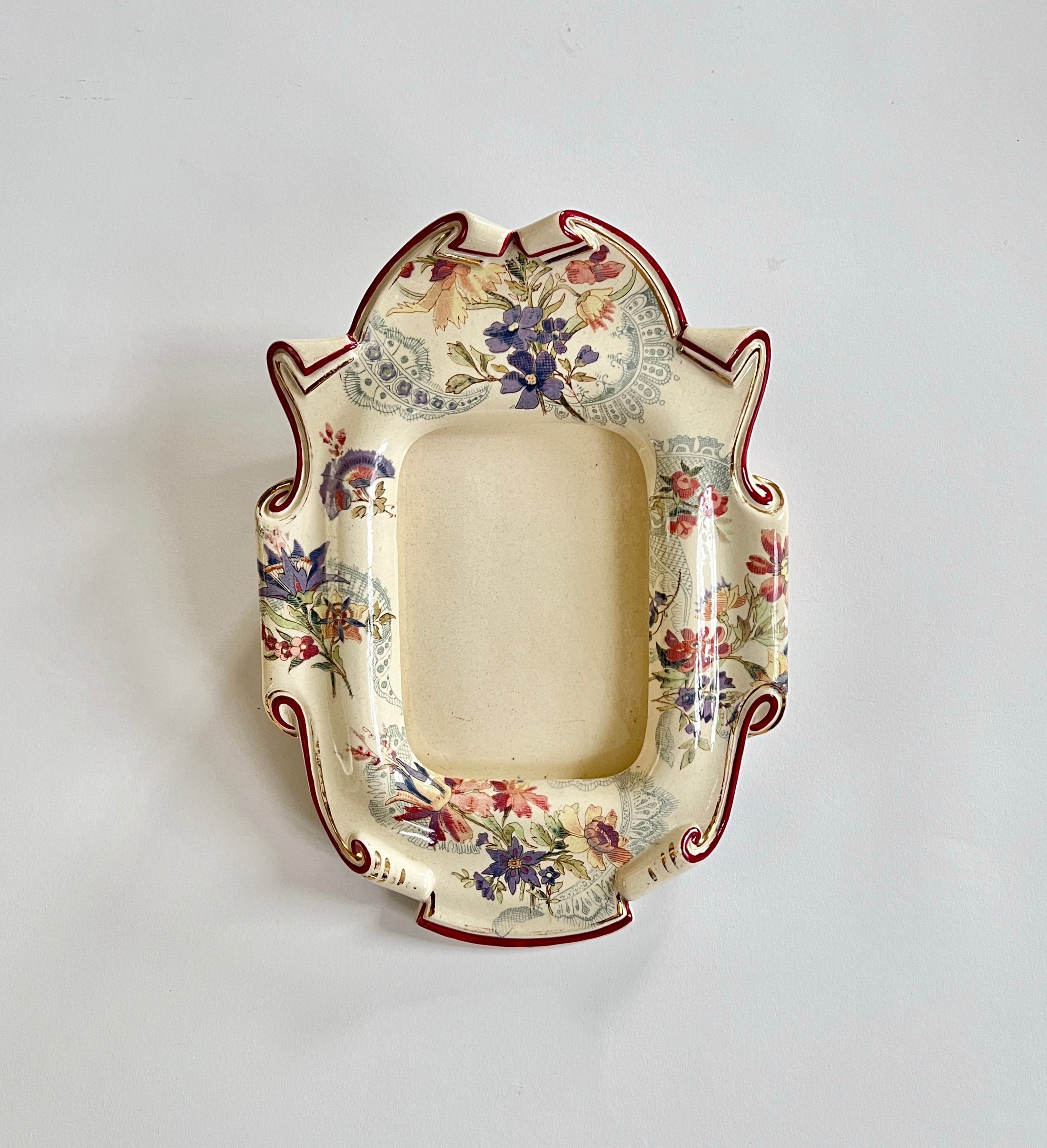 Portrait frame / Correspondence tray – hellethygesen.com